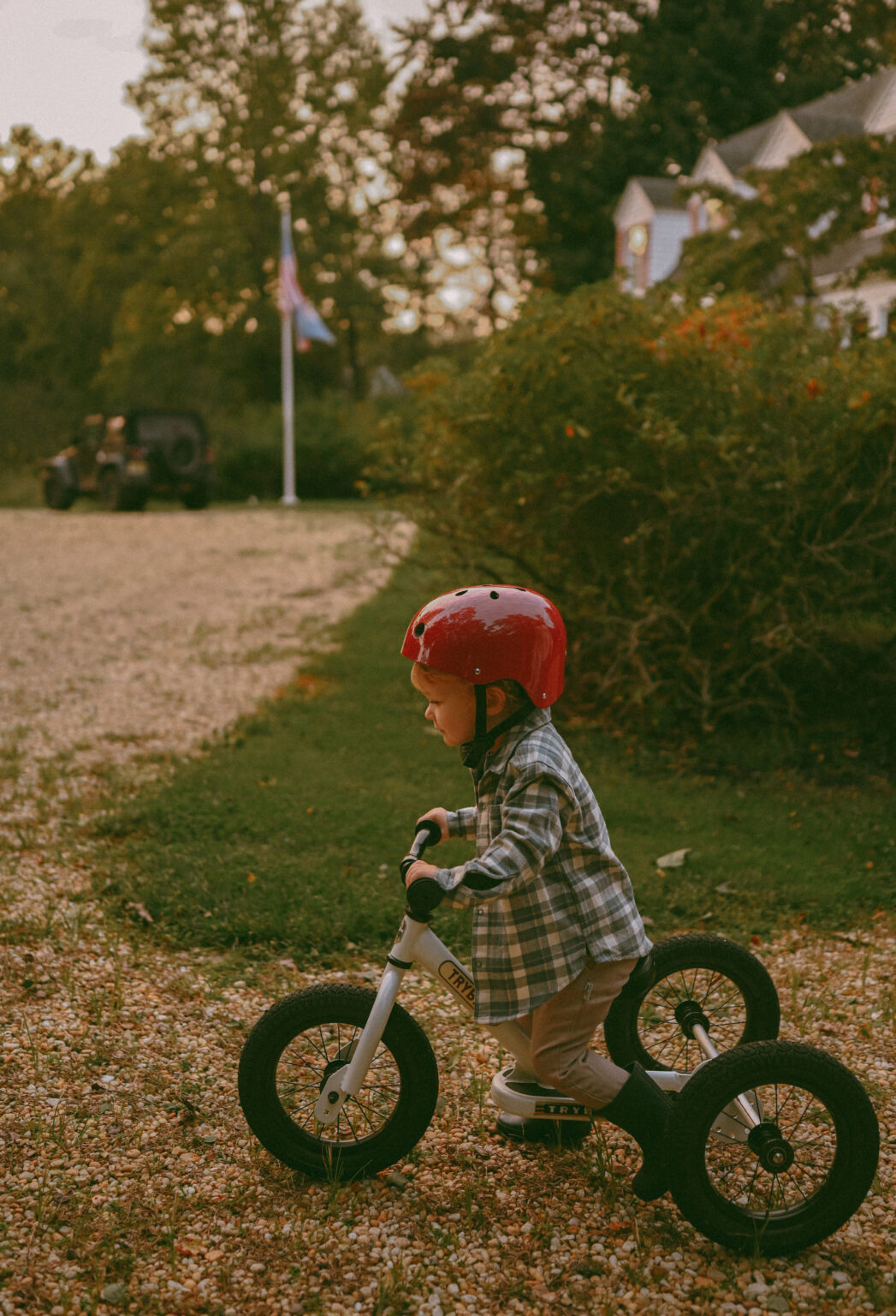 Family session at the magical backyard | yourtimecapsules.com