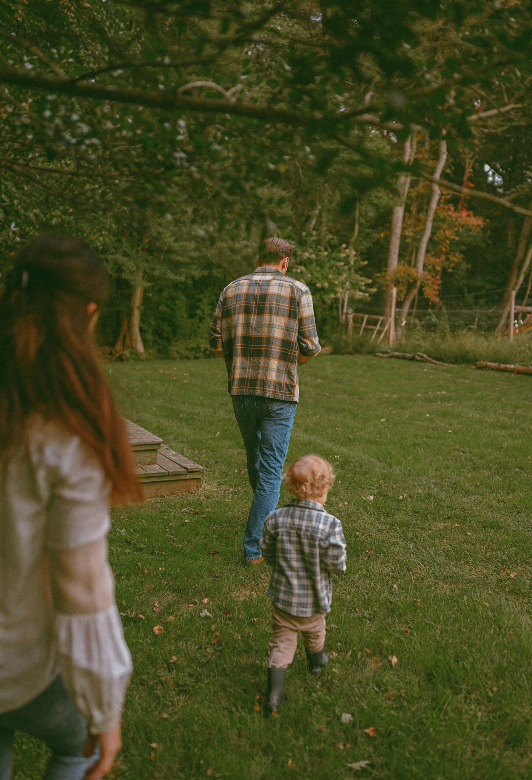 Family session at the magical backyard | yourtimecapsules.com